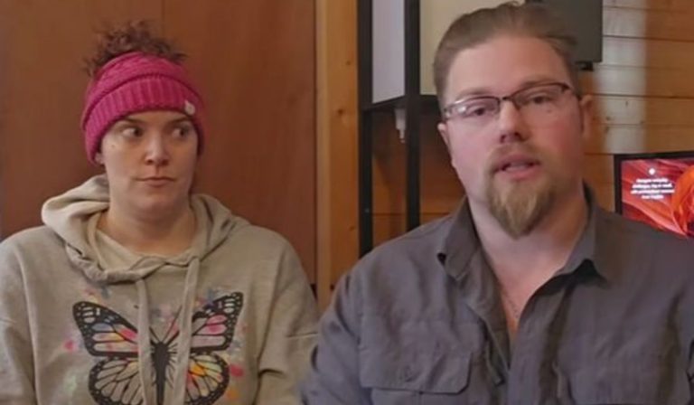 Alaskan Bush People: Noah Brown & His Wife Rhain Lying About Their ...